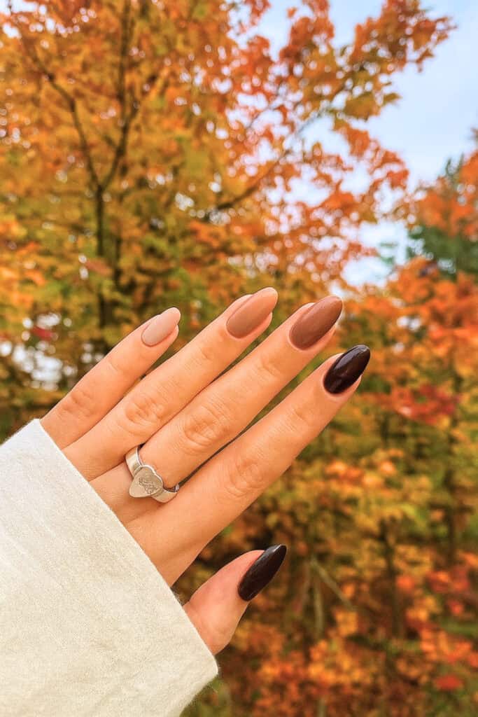 31 Favorite Neutral Fall Nails for Autumn
