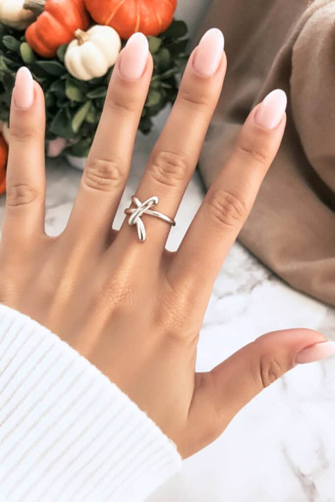 31 Favorite Neutral Fall Nails for Autumn