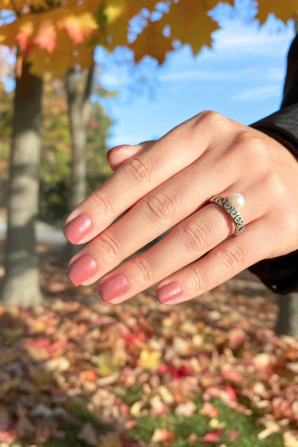31 Favorite Neutral Fall Nails for Autumn