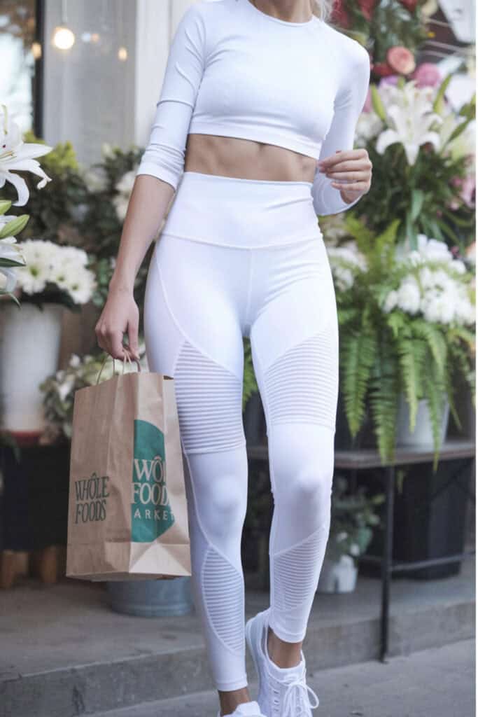 Cute White Legging Outfits (for Yoga, Coffee Run and All-White Outfits)